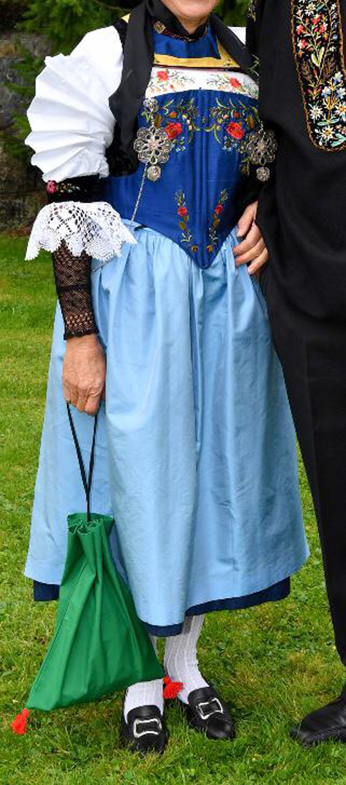 INFO TRACHTEN VERMIETUNG – Weiblicher